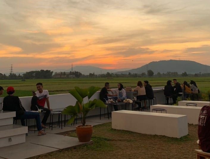 Niscala Kafe Tempat Nongkrong Outdoor yang Instagramable Cocok untuk ...