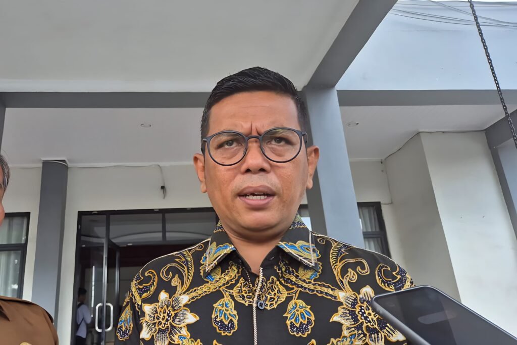 SPMB Banten 2025 Dibuka, Andra Soni Dapati Orang Tua yang Gaptek Daftar Online - Banten Raya